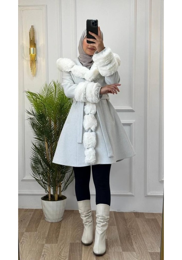 Yeni Sezon Kadın İçin Tesettürlu Ve Şık Kışlık Mevsimi Bir Mont Model ...